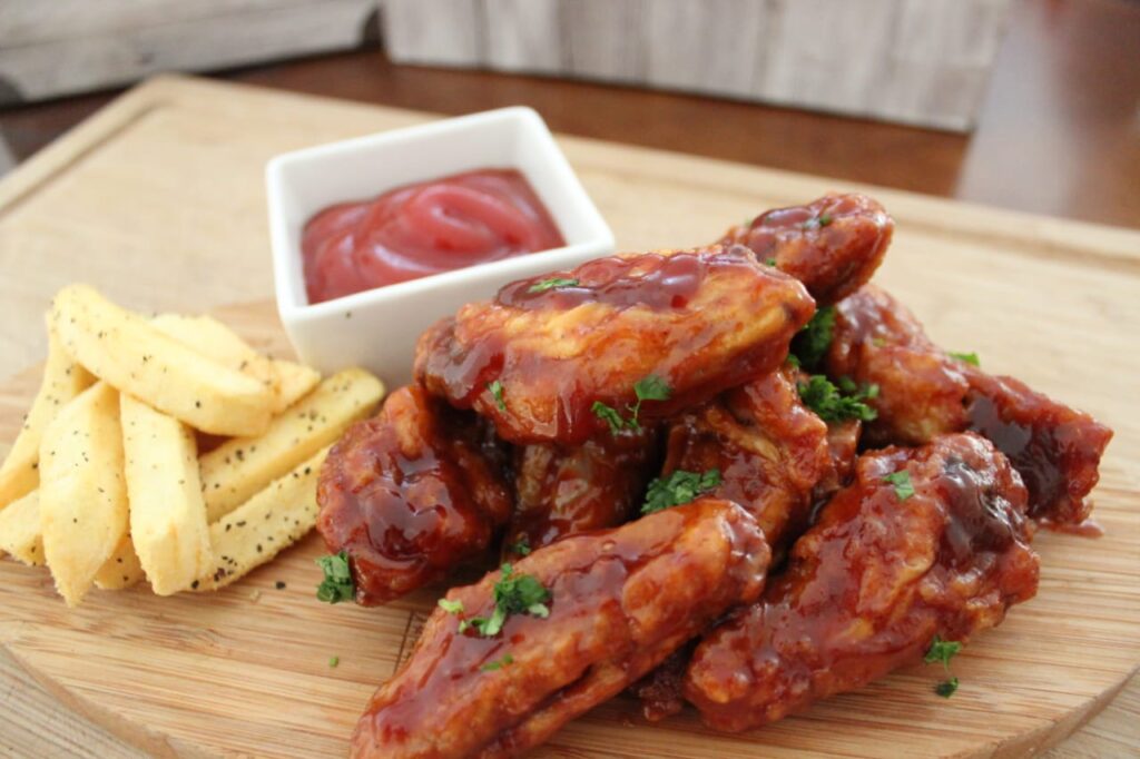 Alitas, boneless y papas – EnZibata.com